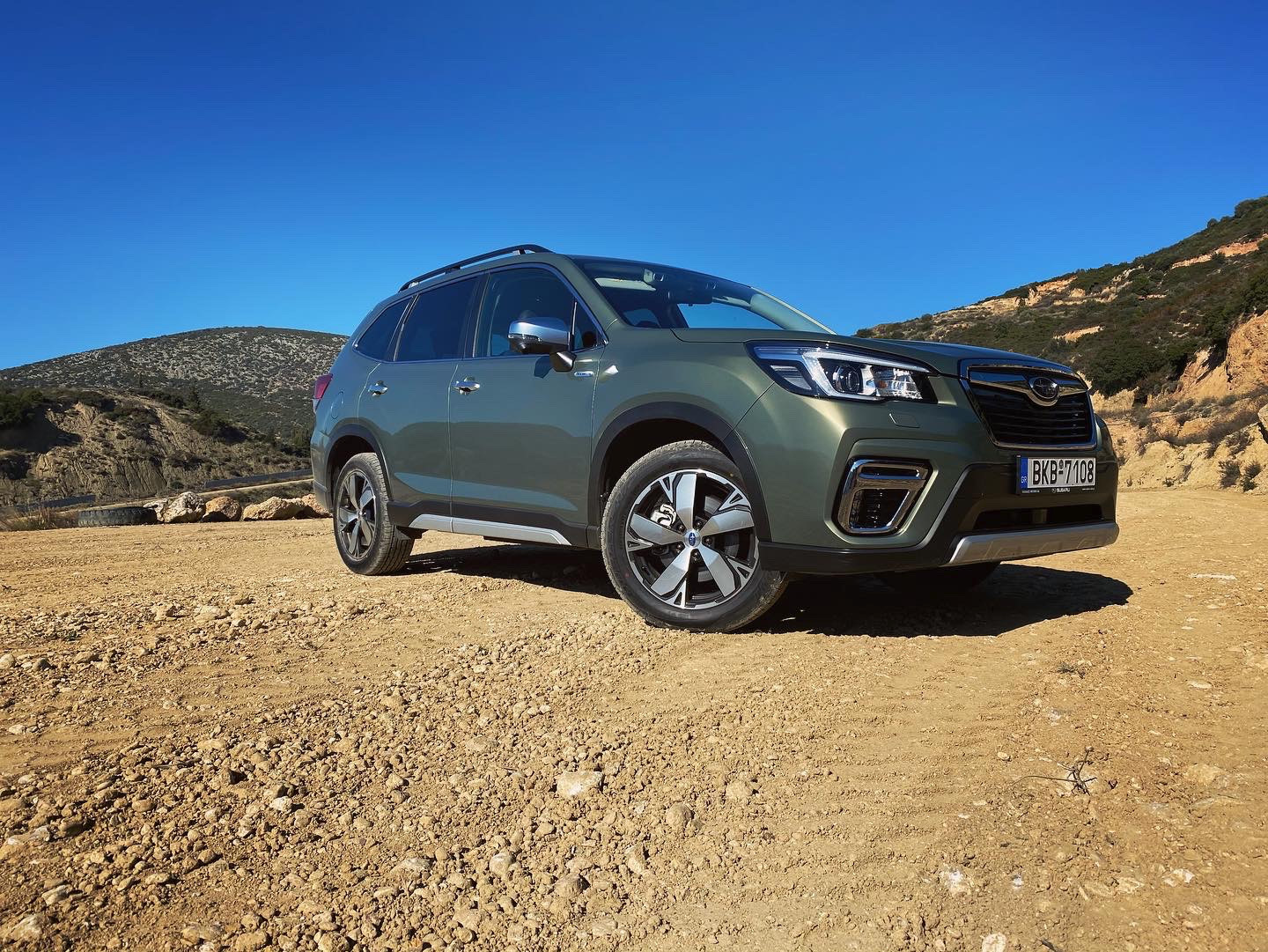 Οδηγούμε τα νέα υβριδικά Subaru Forester & XV | Capital