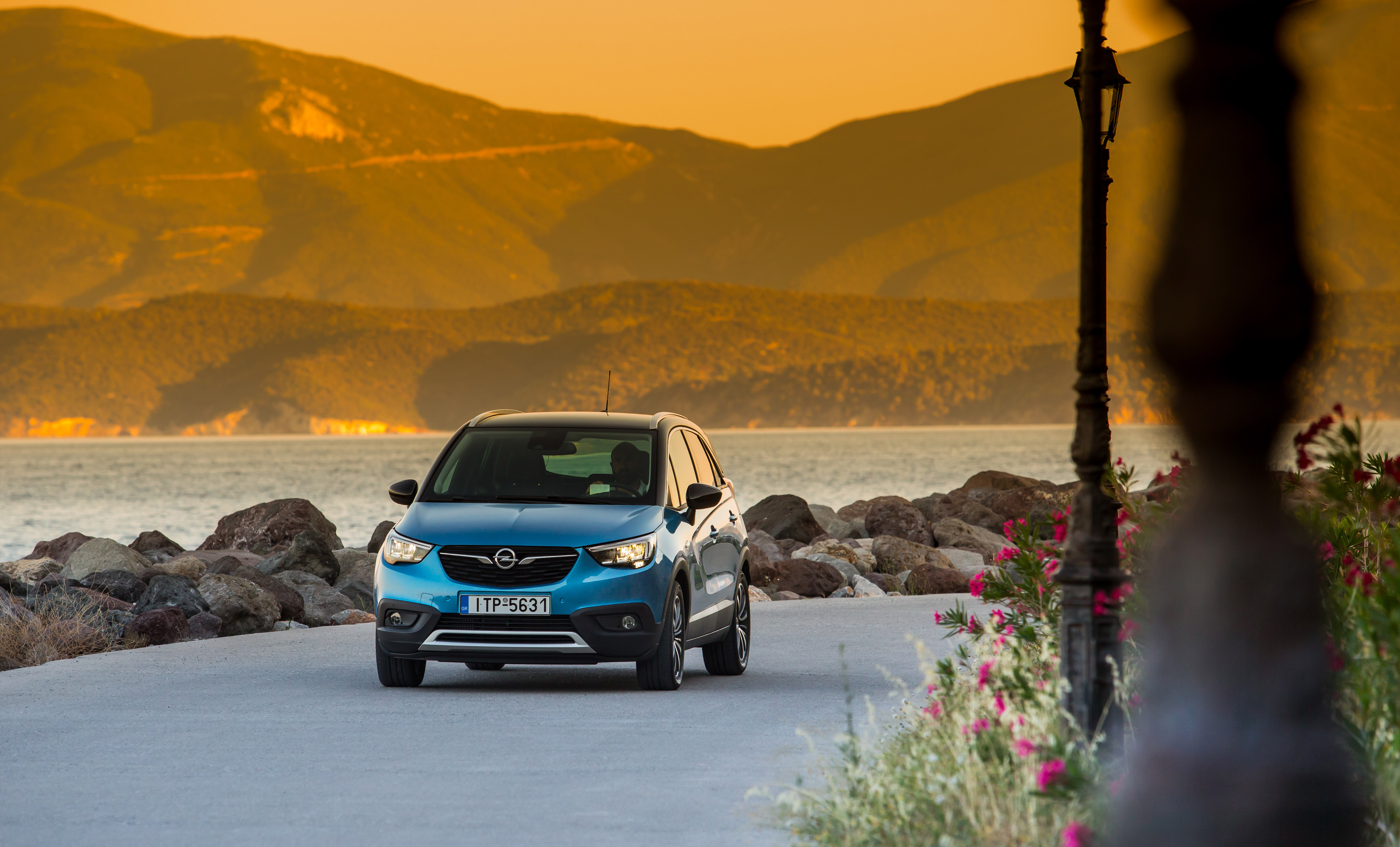 Οδηγούμε το νέο προσιτό SUV της Opel (vid.) | Capital