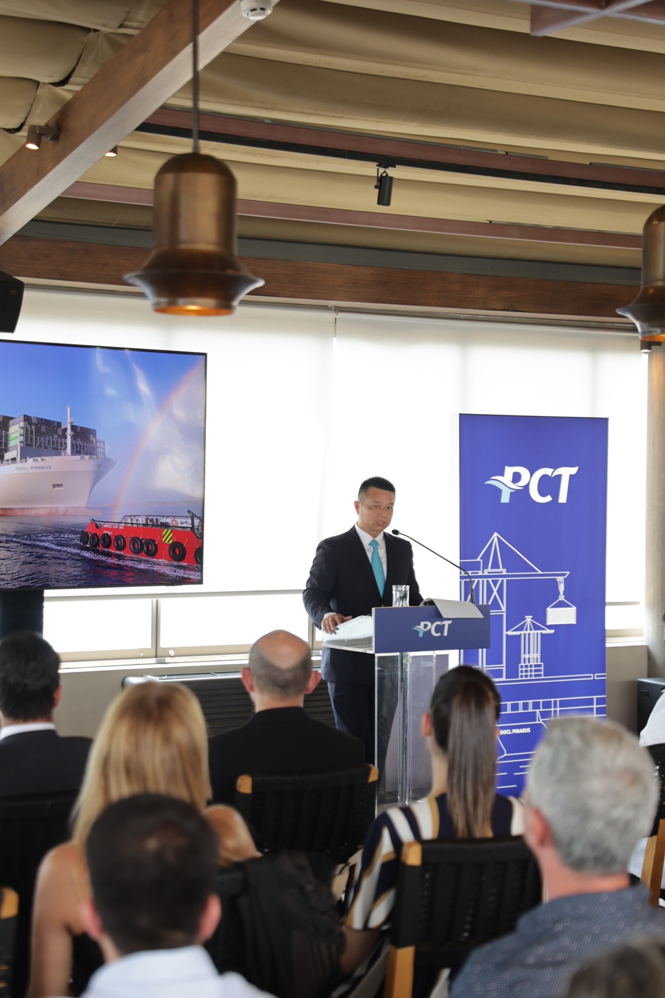 Η PCT υποδέχτηκε το OOCL Piraeus, ένα από τα μεγαλύτερα πλοία containers...