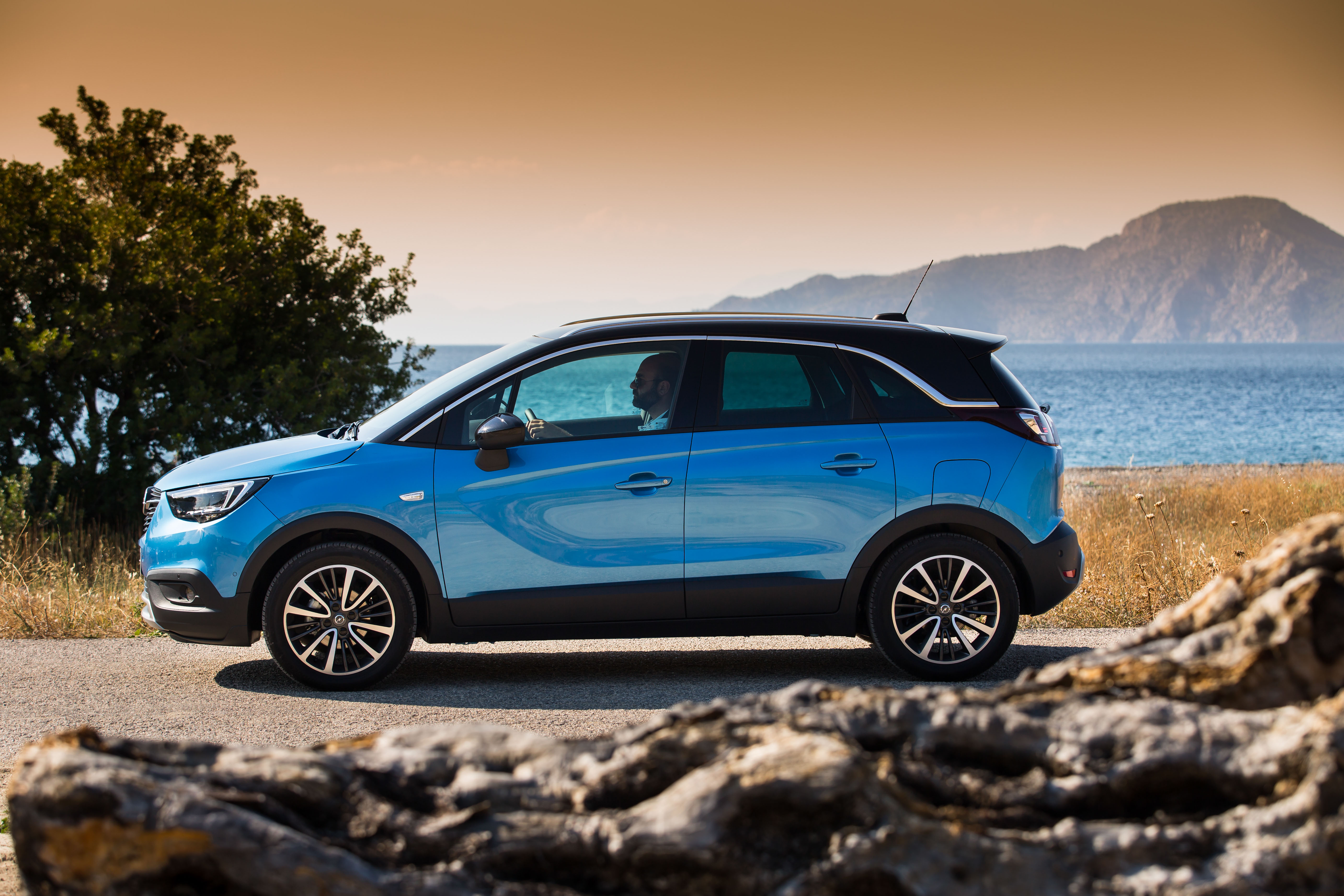 Οδηγούμε το νέο προσιτό SUV της Opel (vid.) | Capital