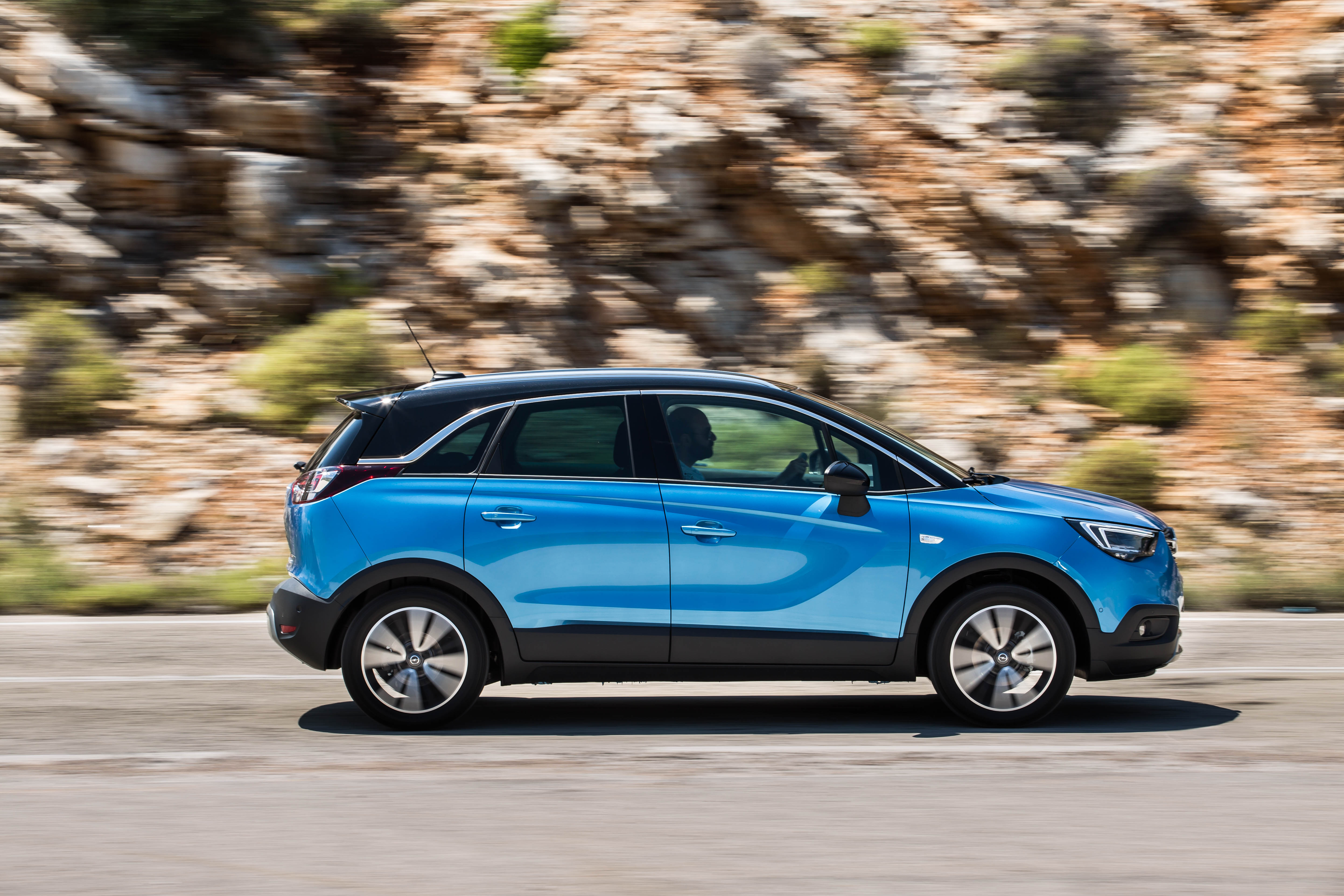 Οδηγούμε το νέο προσιτό SUV της Opel (vid.) | Capital