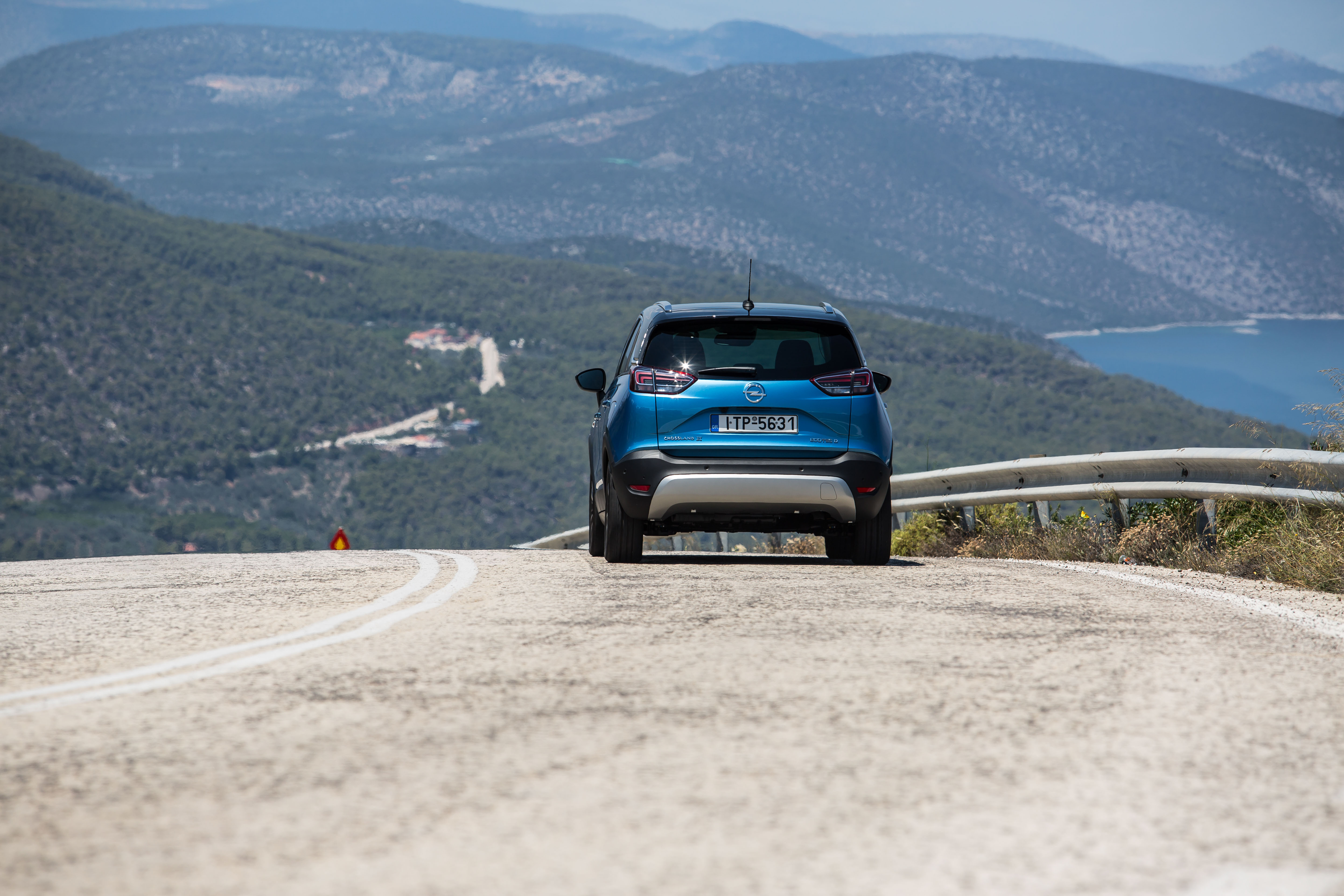 Οδηγούμε το νέο προσιτό SUV της Opel (vid.) | Capital